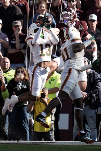 Defending national champion Ohio State faces CFP 1st-time Miami in ...