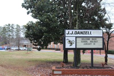 Two students injured in fight at Daniell Middle School | Education ...