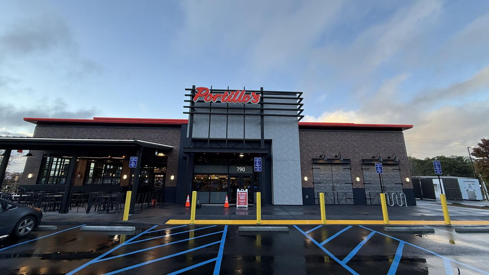 Chicago hot dog chain Portillo’s opening soon in Kennesaw | Local News ...