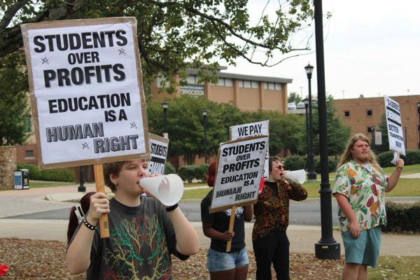KSU students protest parking shortages, demand transportation reforms ...