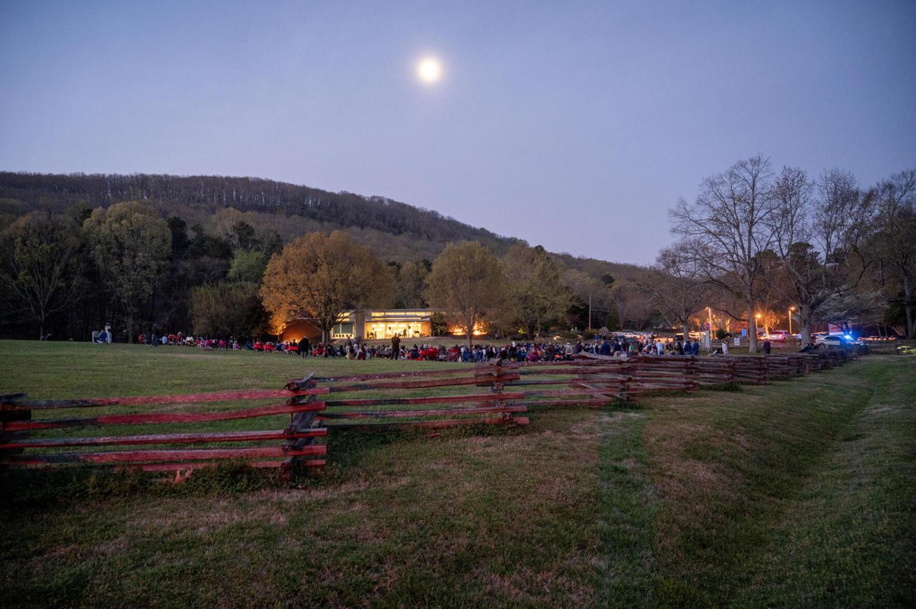 Residents celebrate Easter with Sunrise Service at Kennesaw Mountain ...