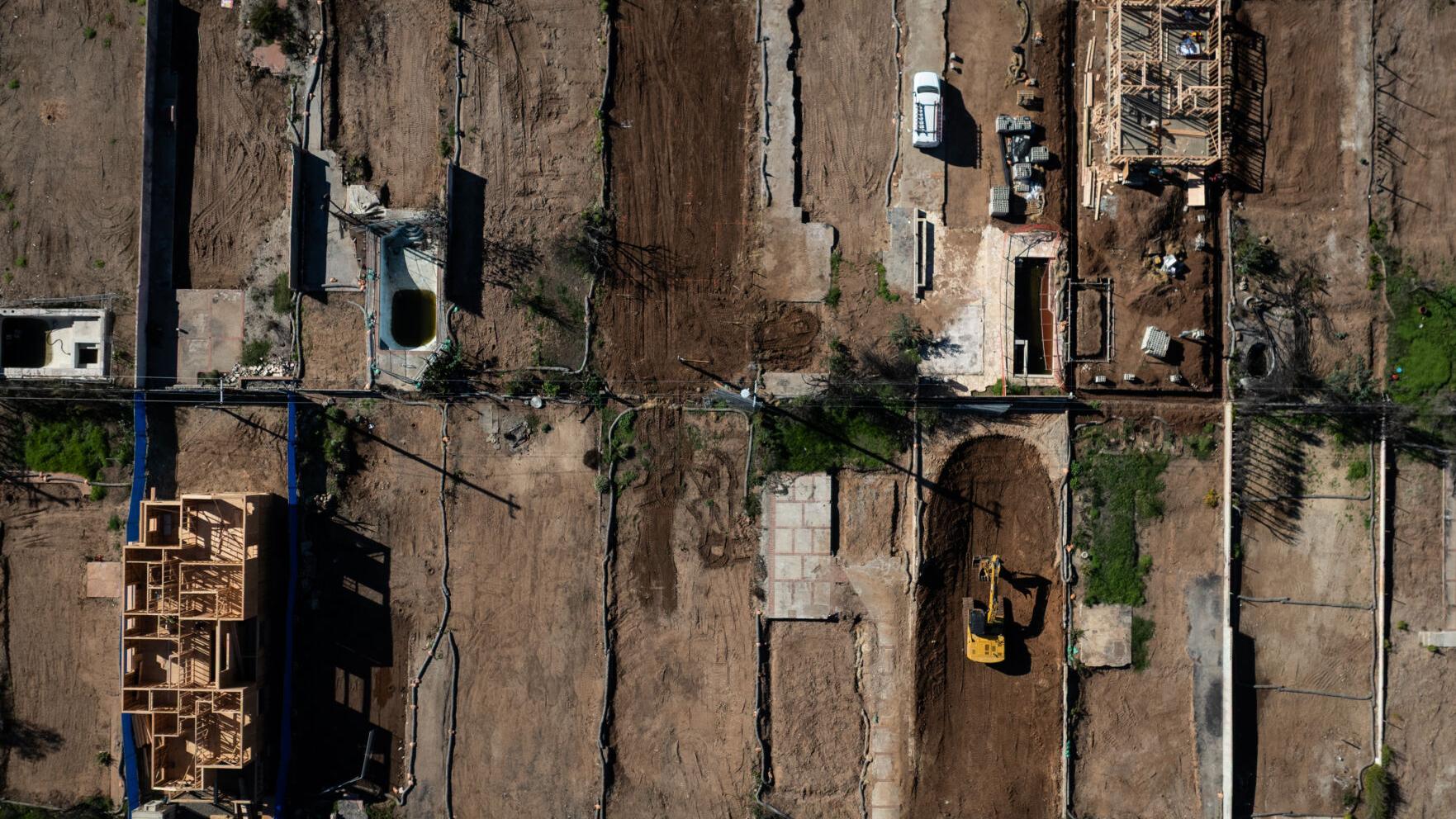 Trump executive order seeks to speed rebuilding of homes destroyed by ...