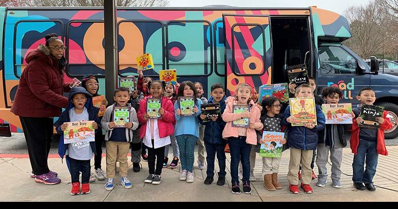 Fair Oaks Elementary hosts literacy rockstar | Education | mdjonline.com