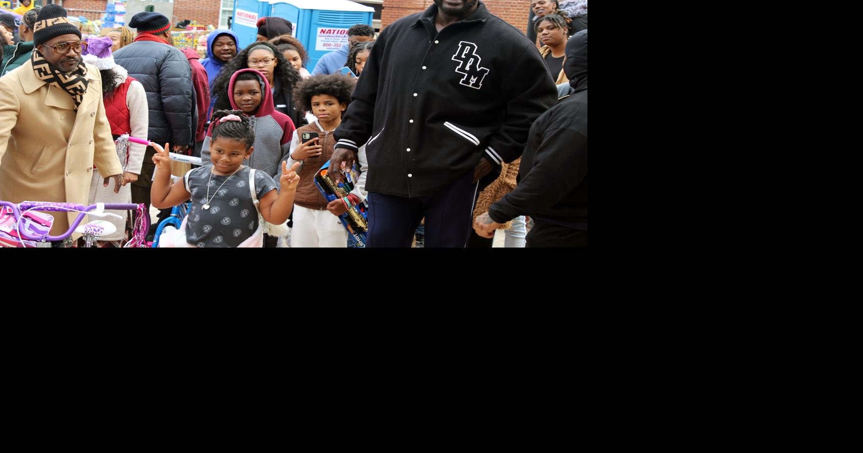 Shaq returns to East Point for pop-up toy giveaway | Community ...