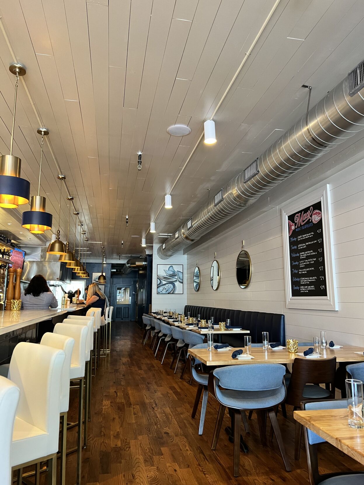Mac's Chophouse opens new raw bar on Marietta Square | Dining ...