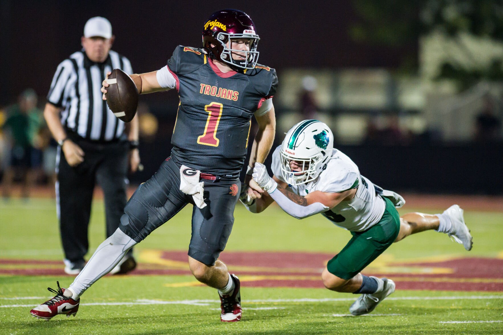 Woodstock holds off Lassiter for region win | Cobb Football Friday ...