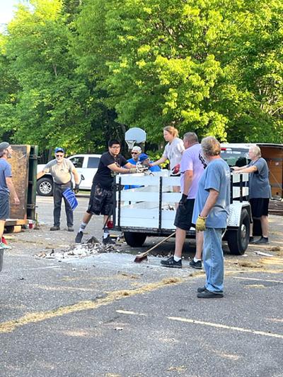 Nearly 100 participate in Garrison clean up | Area Events | messagemedia.co