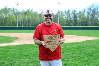 Coach Jeremy Janzen gets 200th win | Columns/Blogs | messagemedia.co
