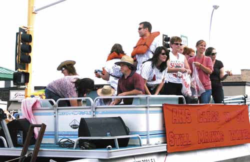 Riverboat floats judged best in parade | Area Events | messagemedia.co