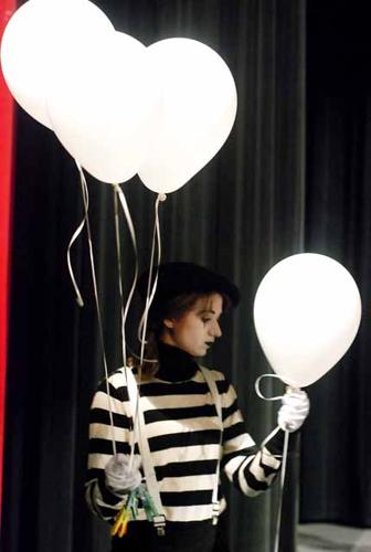 Isle actors tackle edgy one-act | Arts/Entertainment | messagemedia.co