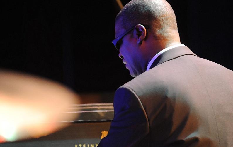 New World Symphony swings into jazz with Marcus Roberts Trio at Arsht ...