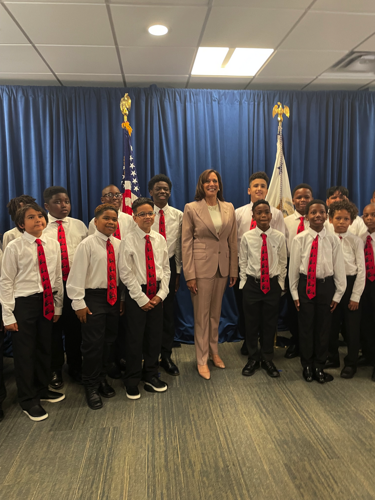 Kamala Harris meets boys from 5000 Role Models | Local News & Updates ...
