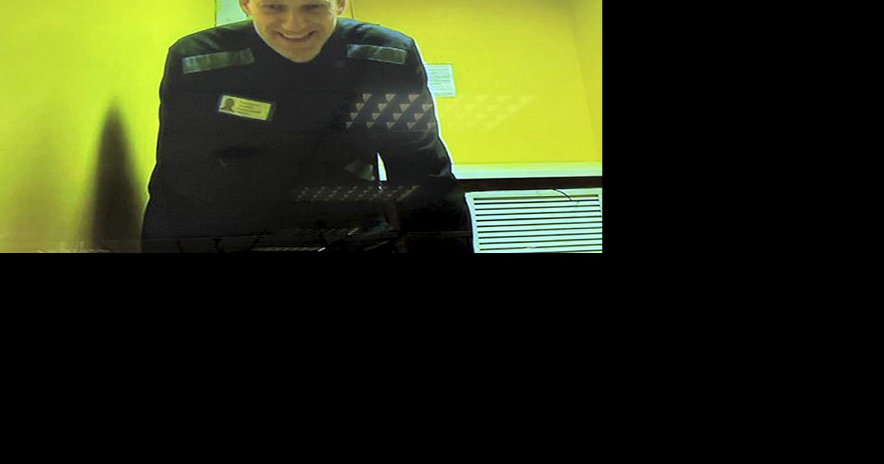 Jailed Kremlin critic Navalny pokes fun at prison officials ...