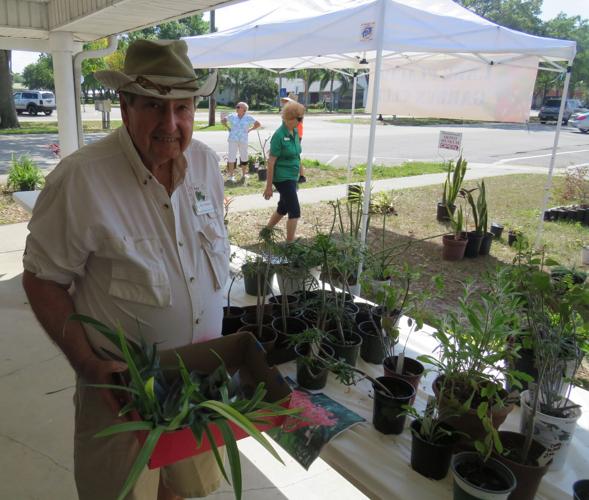 LP Garden Club Plant Sale brings smiles | | midfloridanewspapers.com