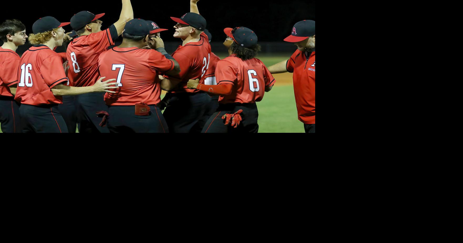 Rousing Red Devils comeback to win District Championship | Local | midfloridanewspapers.com