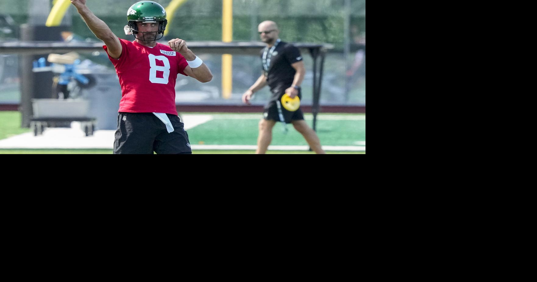 Jets fans flock to training camp to get their first look at Aaron ...