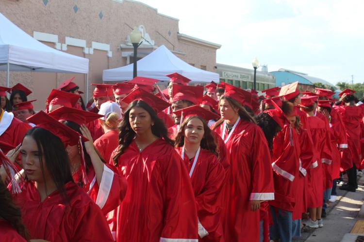 APHS graduates march on Main Street | News | midfloridanewspapers.com