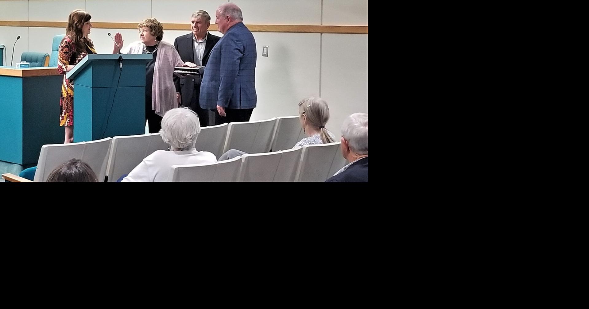 Bishop/Mendel sworn into office on Sebring City Council | News ...