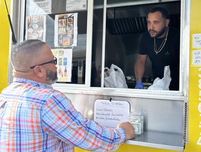 Los Munchies food truck wheels in town | | midfloridanewspapers.com