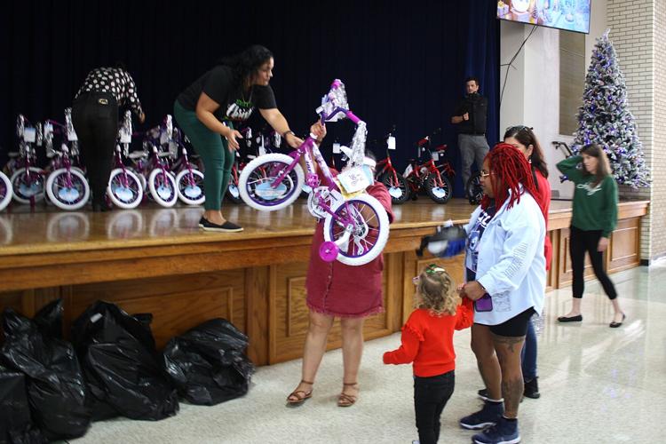 Polk County Public Schools spread holiday cheer at annual Kiddie ...
