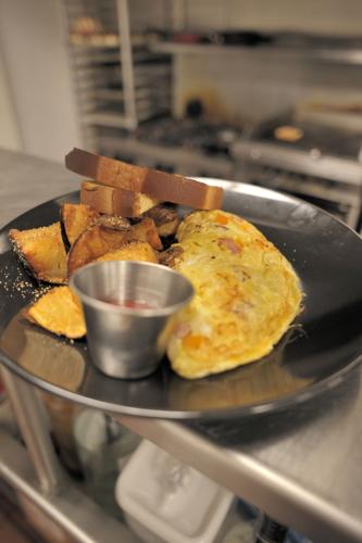 A world of experience: Chef Ticha' serves up a fresh taste in Sebring ...