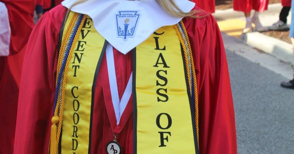 APHS graduates march on Main Street | News | midfloridanewspapers.com