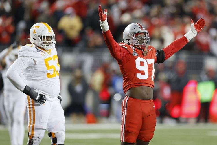 Howard throws 2 TD passes to help Ohio State rout Tennessee 42-17 ...