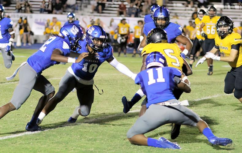 Blue Streaks tame Mustangs | Highlands News-Sun | midfloridanewspapers.com
