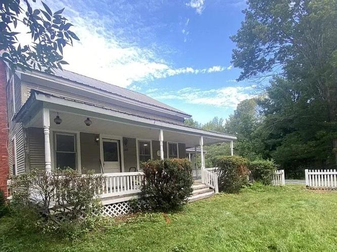 This $269,900 home in Milton has vaulted ceilings and a white picket ...