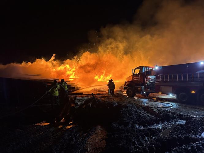 Manhattan fire crews contain large blaze with community help | Bozeman ...