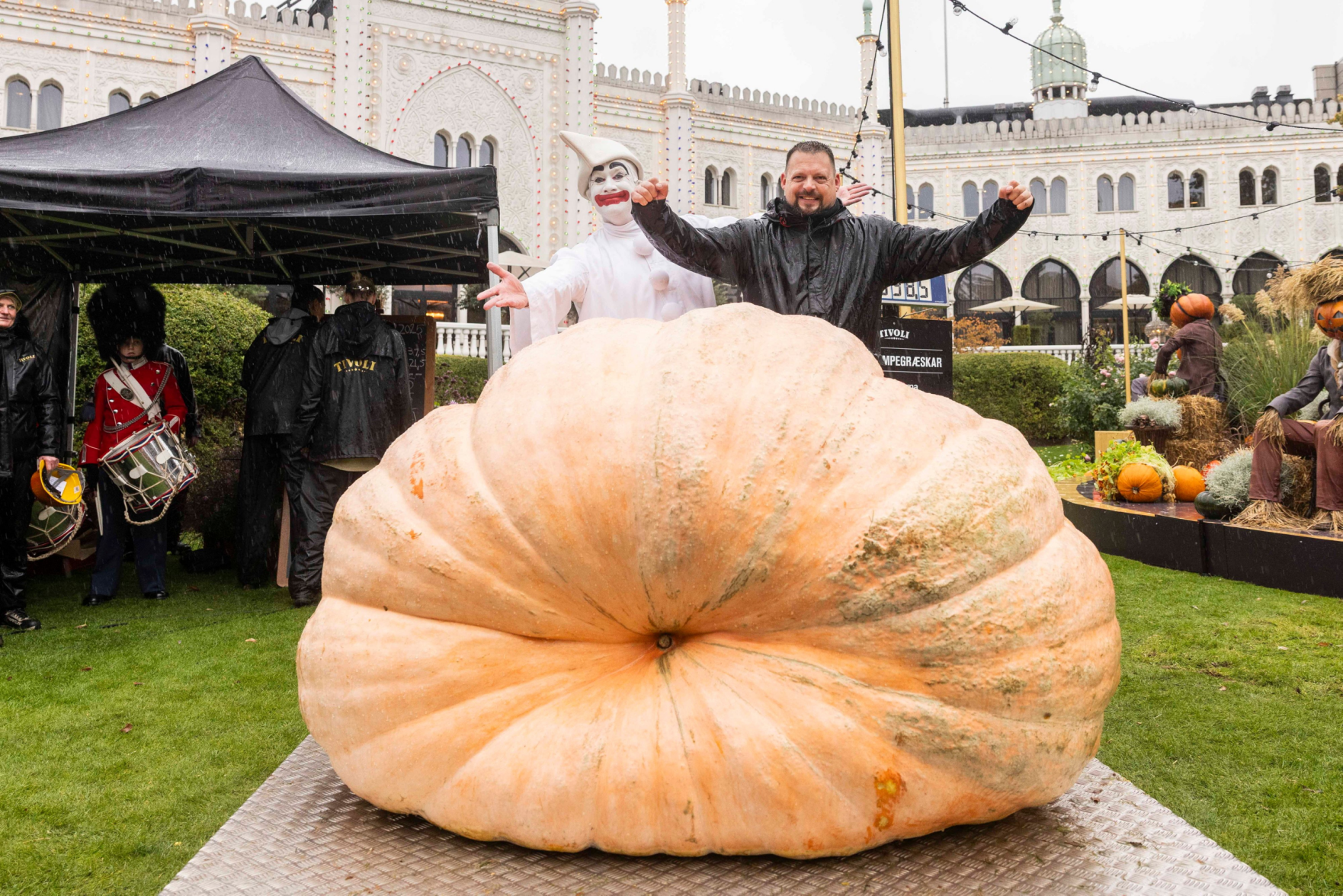 Good Gourd! 2,000 pound pumpkin crowned as champion | National News ...