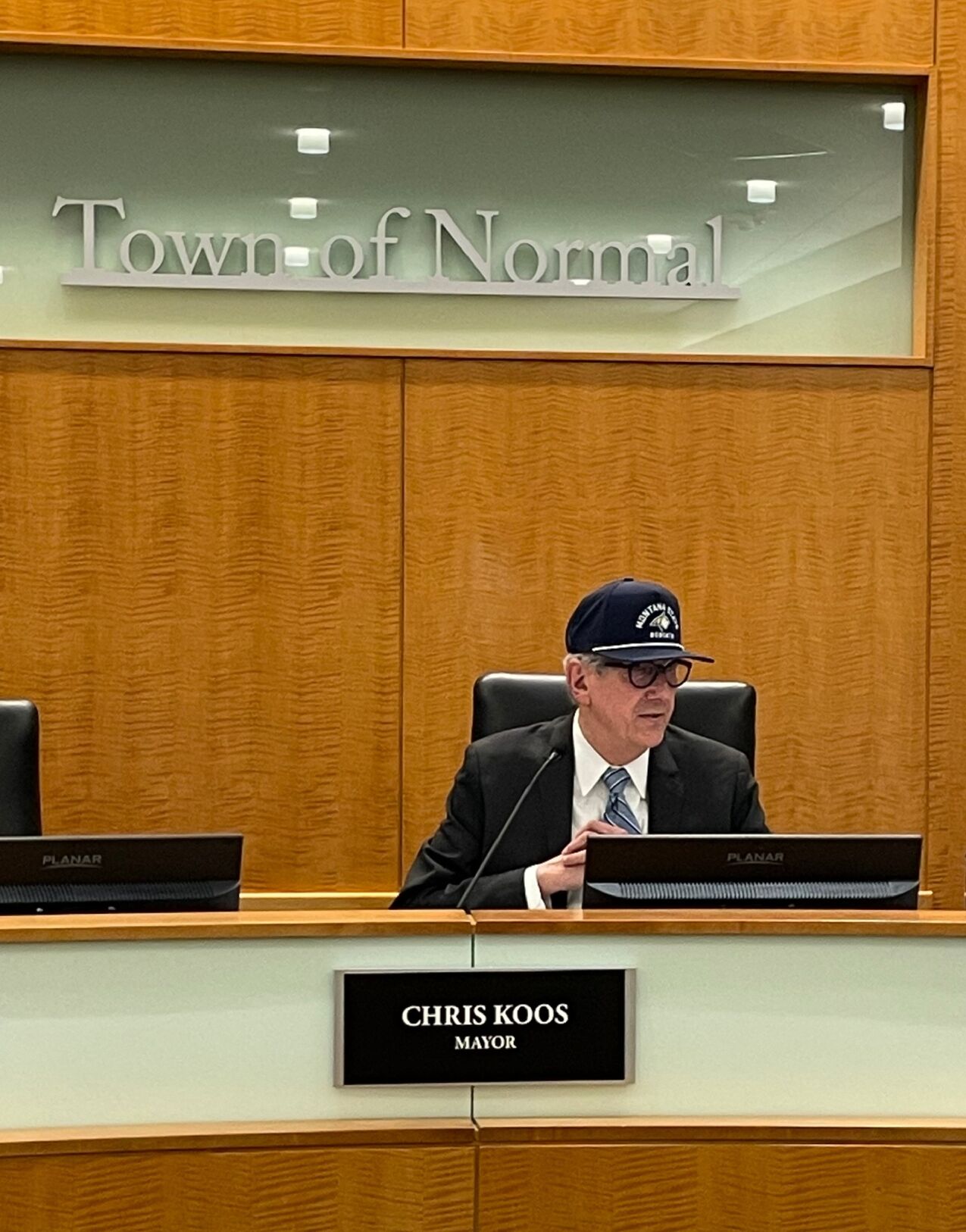 Mayor Koos honors bet with Montana State Bobcats hat at council meeting ...