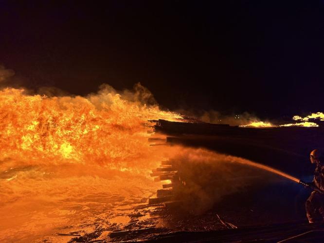 Manhattan fire crews contain large blaze with community help | Bozeman ...