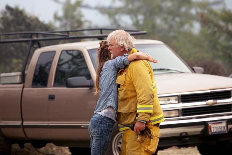 A selection of photos from the first day of the Pfeiffer Ridge Fire in ...