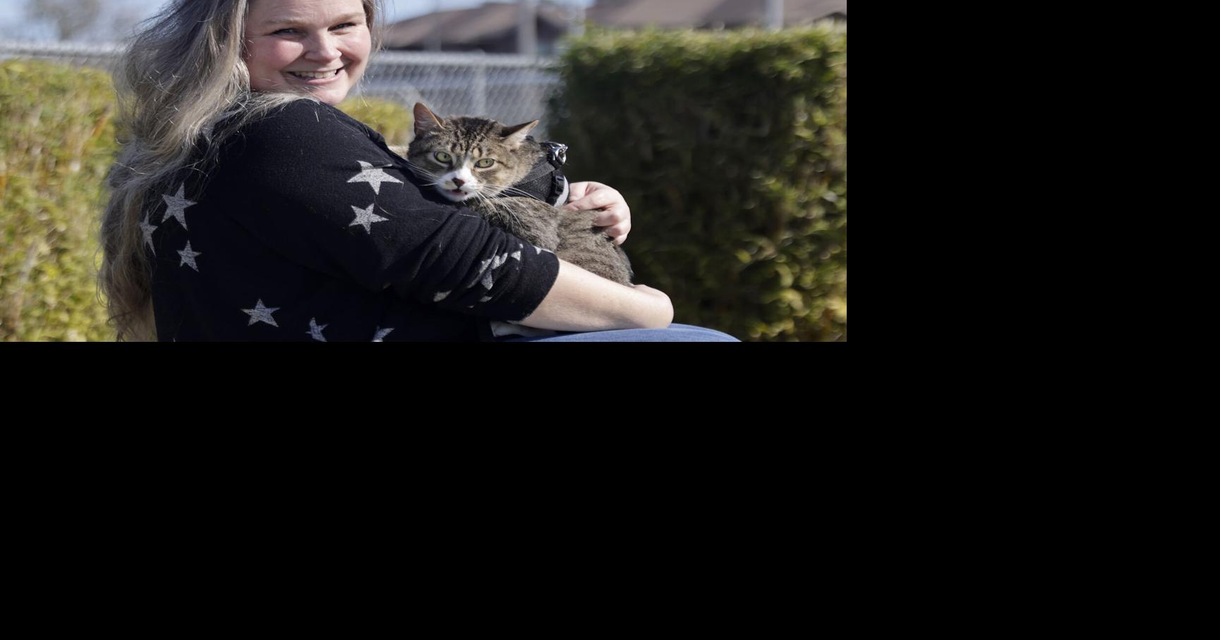 Sara Ardinger and Wall-e | A&E | montereycountynow.com
