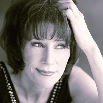 Julie Kelly delivers lessons in beauty at the microphone. | News ...