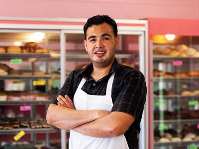 Veteran baker Samuel Zuniga crafts conchas and more at Guadalajara ...