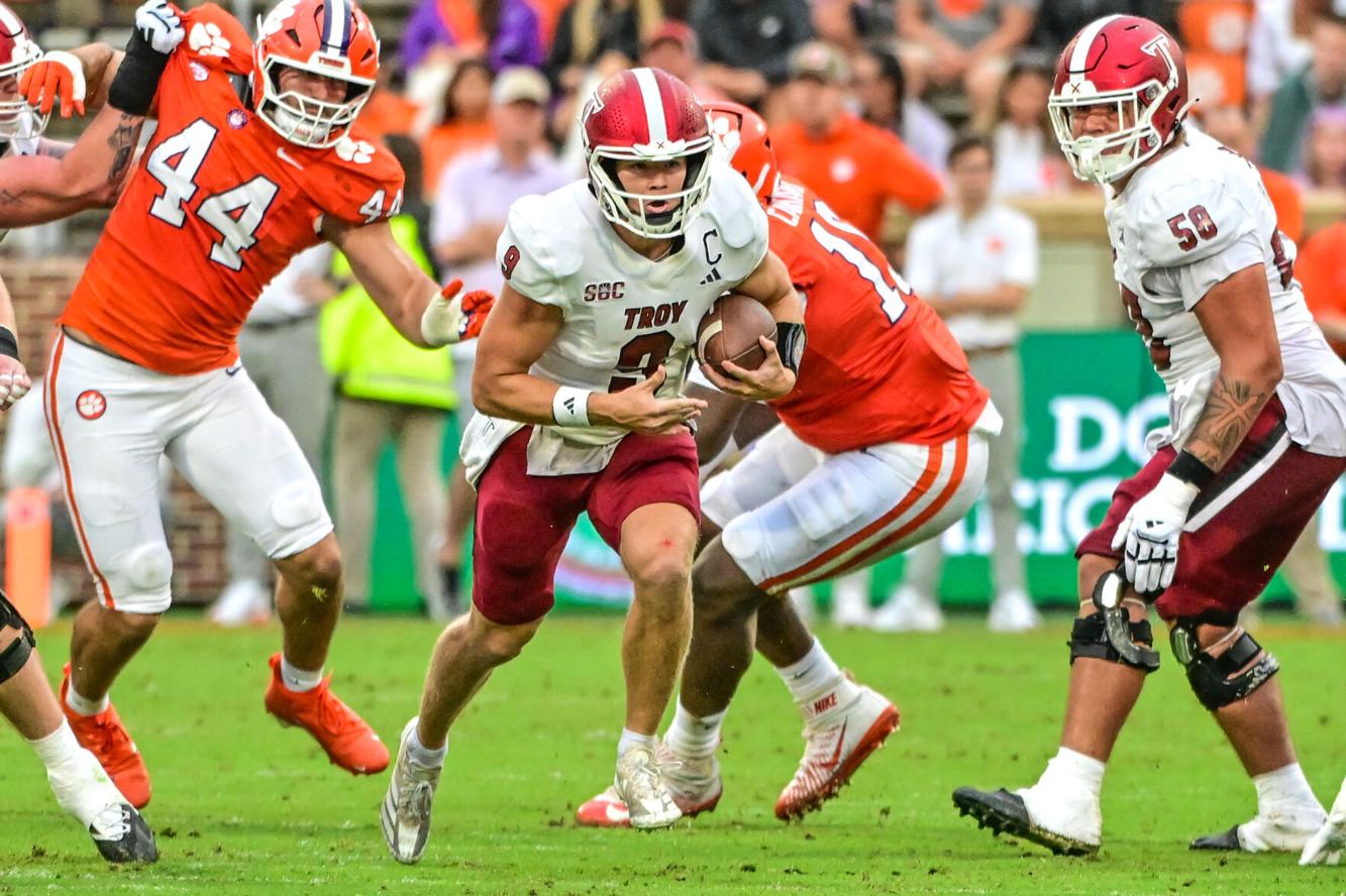 Goose Crowder's resilient career leads Troy into Salute to Veterans ...