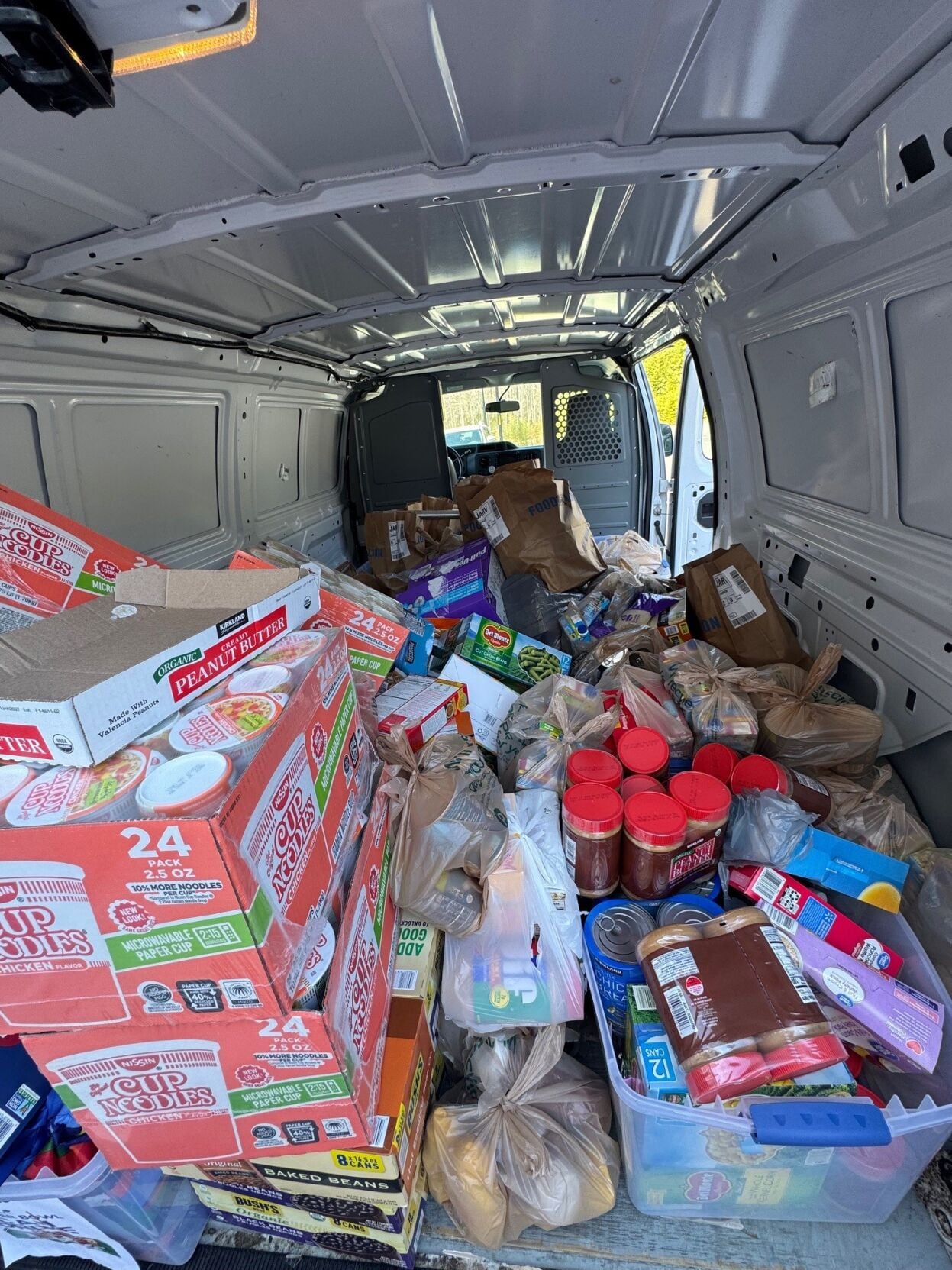 Goddard School of Mooresville NC fills van with donated food