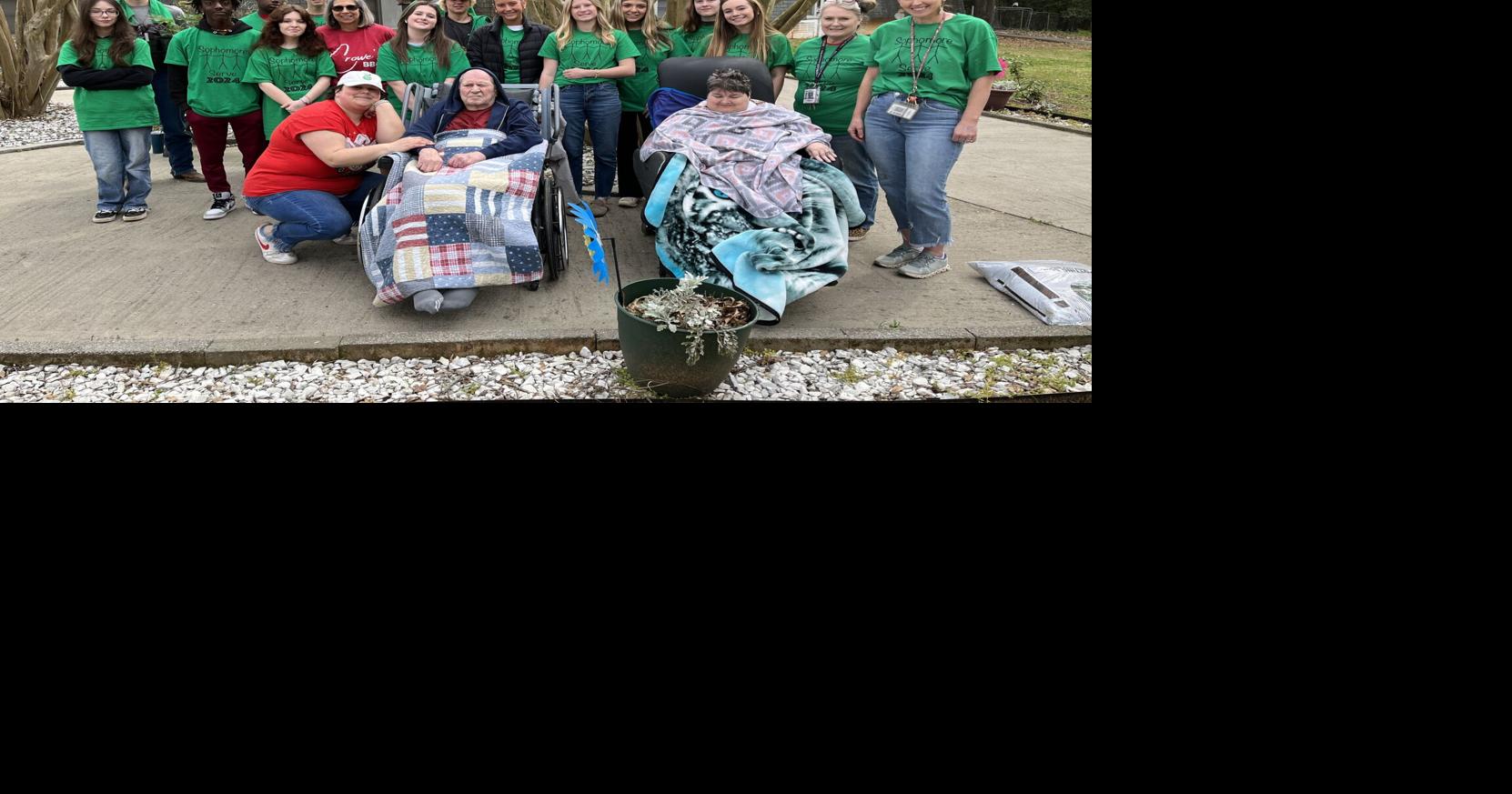 MCHS students take part in 'Sophomore Serve Day' to get involved with ...
