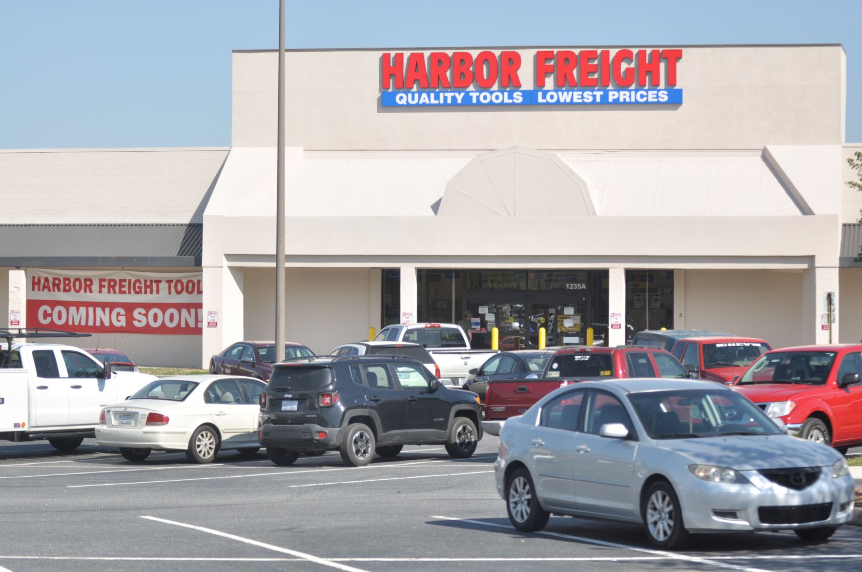 Harbor freight southern plaza store
