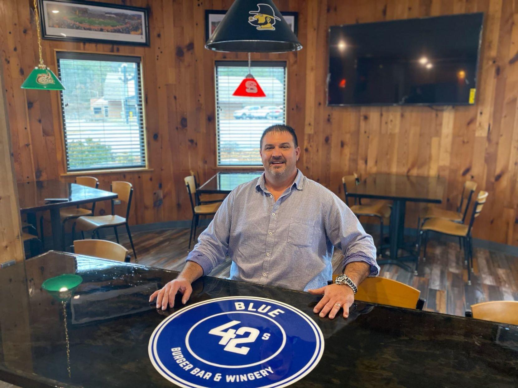 Blue 42’s cooking up burgers, wings for sports fans, families