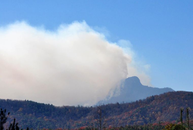 Table Rock wildfire jumps line; grows to 2,700 acres