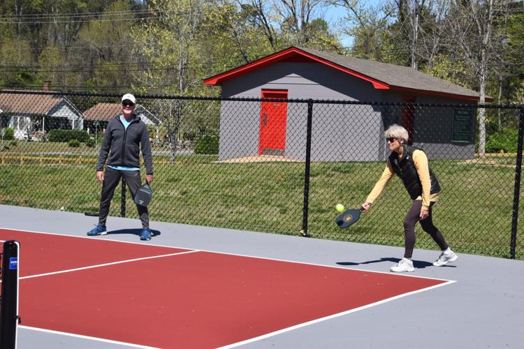Carbon City Park opens sharp-looking pickleball courts to players’ delight
