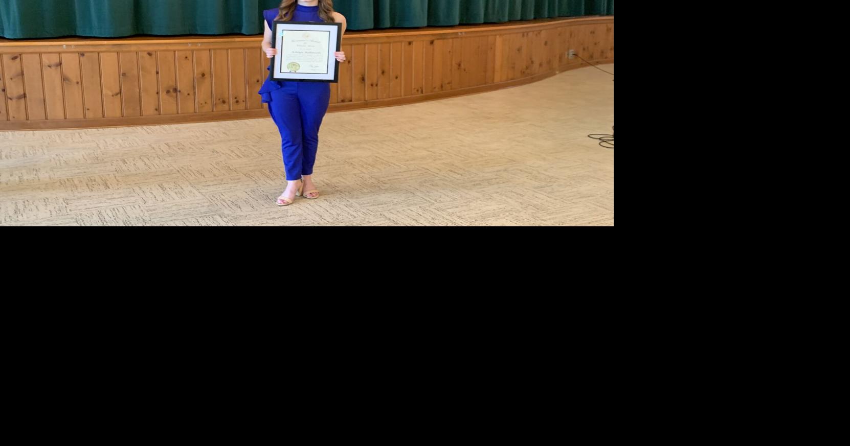 Student awarded for support of Riddle Center residents, staff