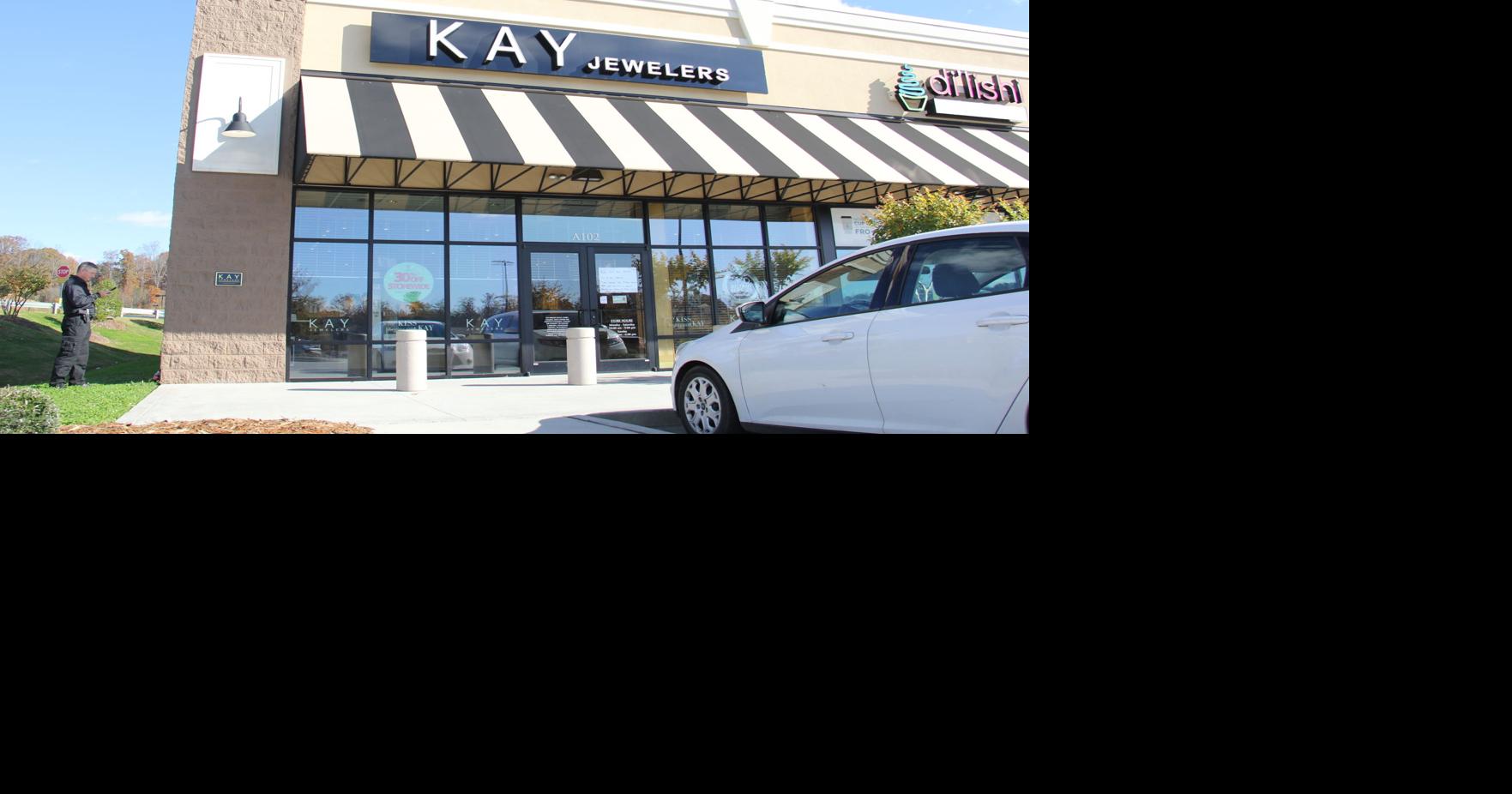 Jewelry store robbed at gunpoint