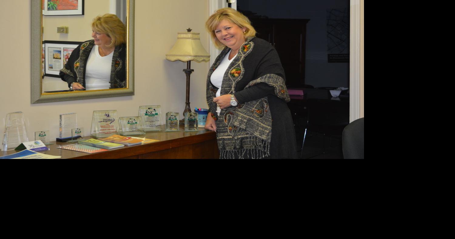 Sharon Jablonski recognized for 25 years of service to city