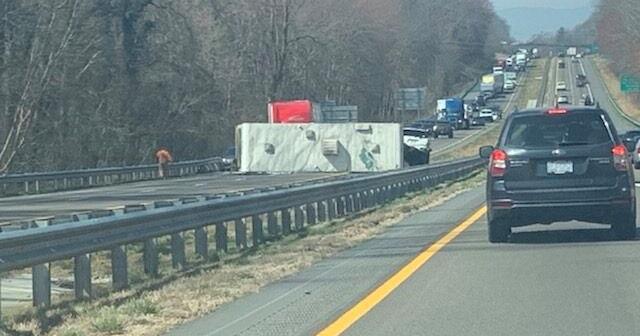 Wreck blocks both lanes of Interstate 40 eastbound