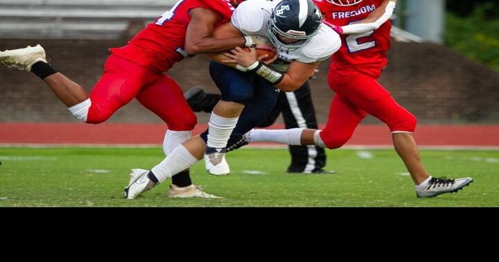 Freedom moves to 1-1 in NWC with 37-21 homecoming win over South Caldwell