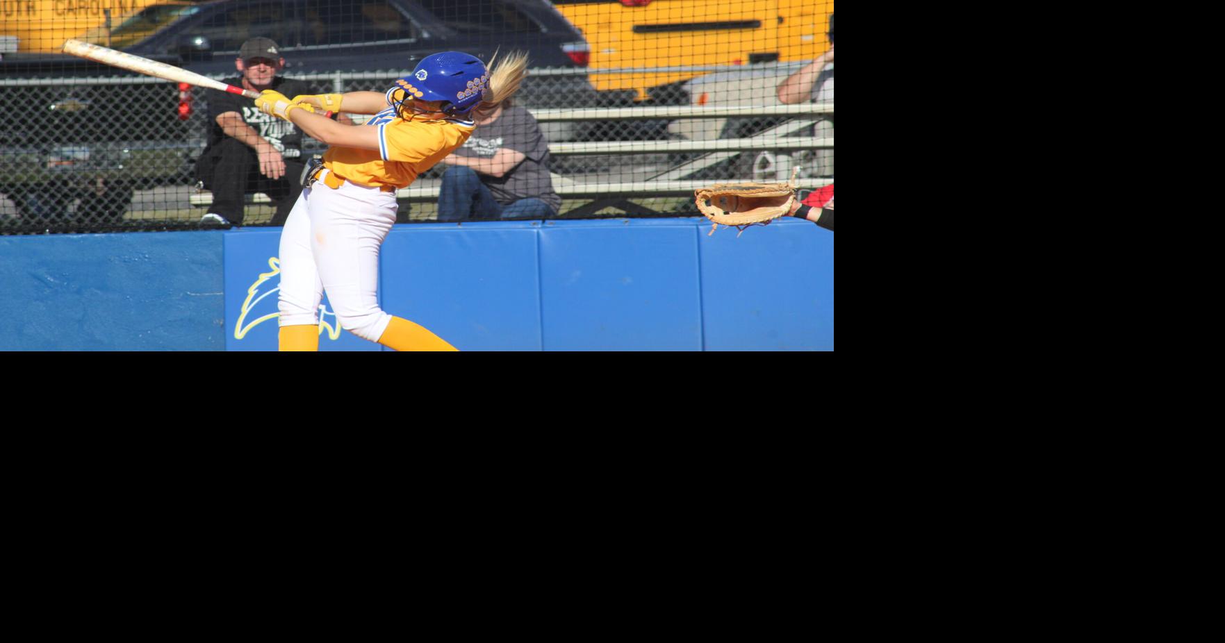 Loris beats Gilbert in softball playoffs | Softball | myhorrynews.com